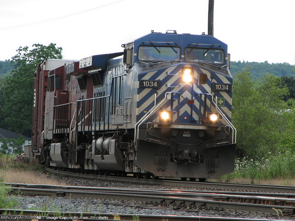 CEFX 1034 east at Woodstock